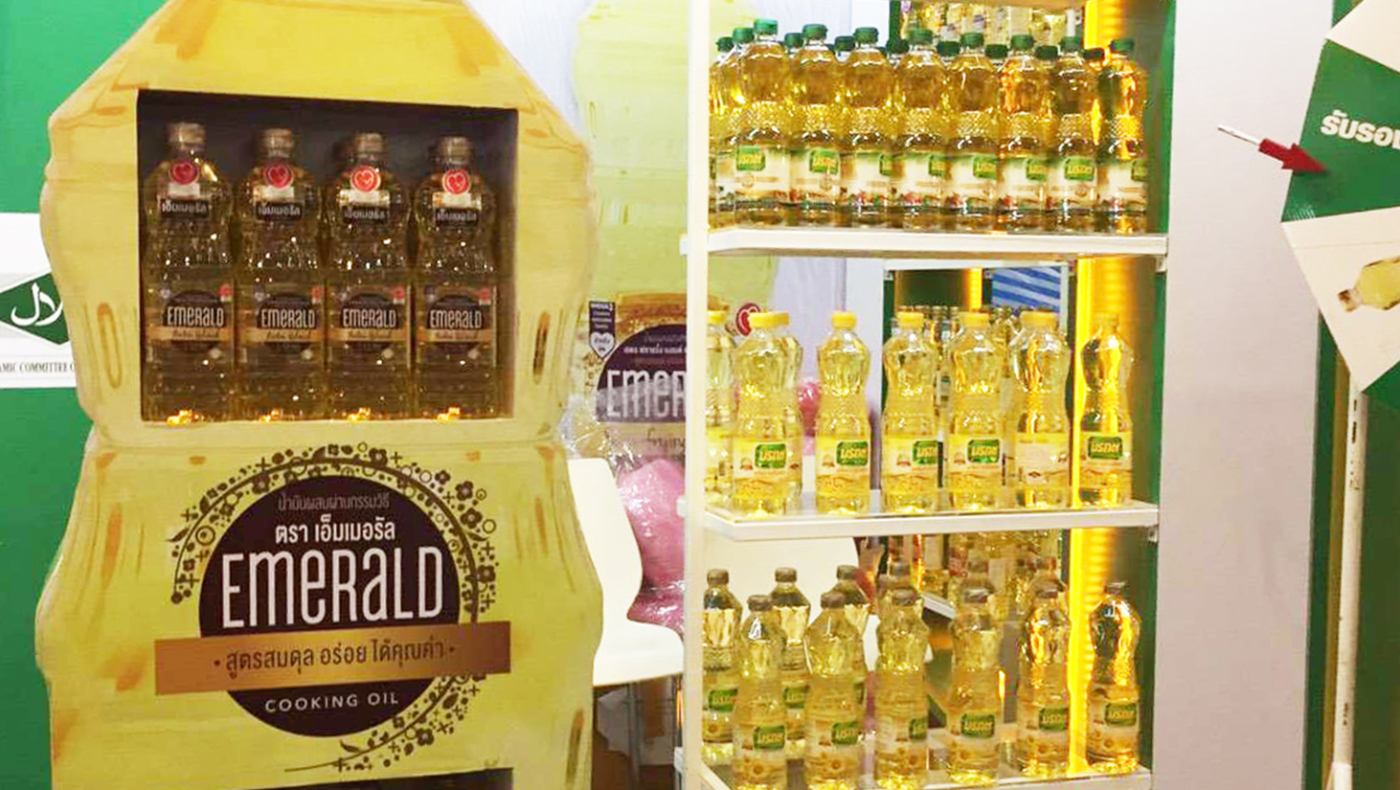 Morakot arranged the product showcase activity in exhibition ‘Makro ...